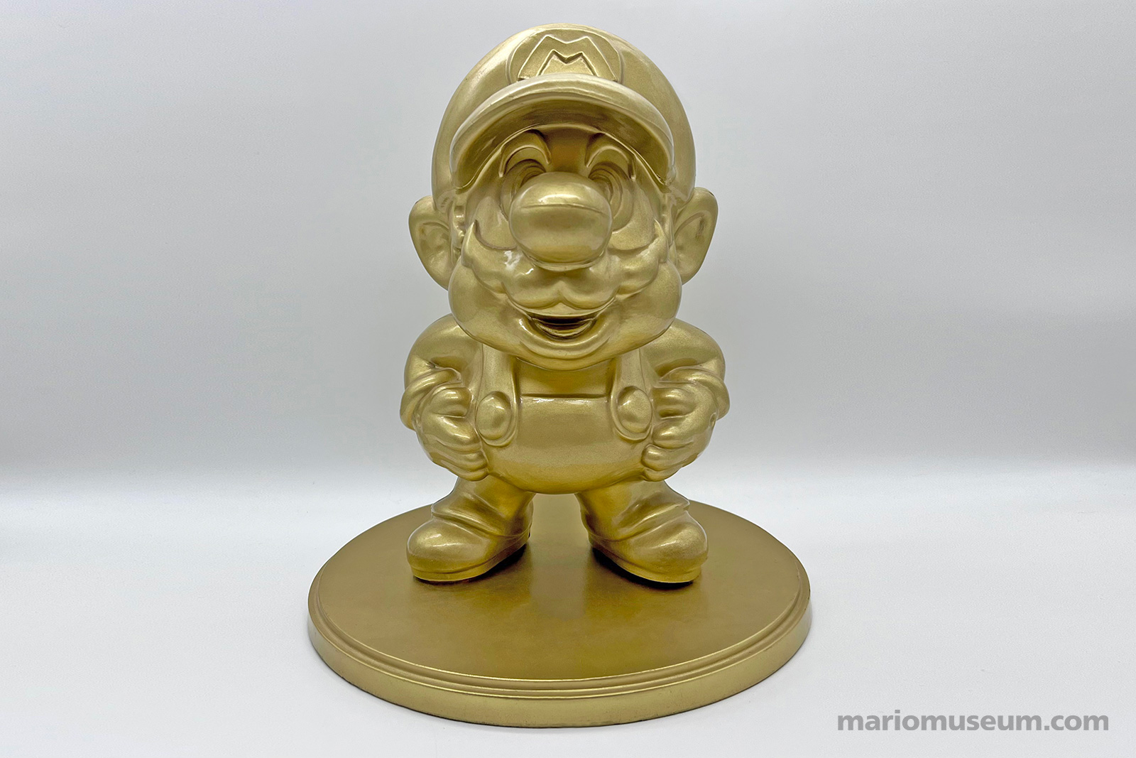Nintendo Entertainment Store Mario statue - Mario Museum
