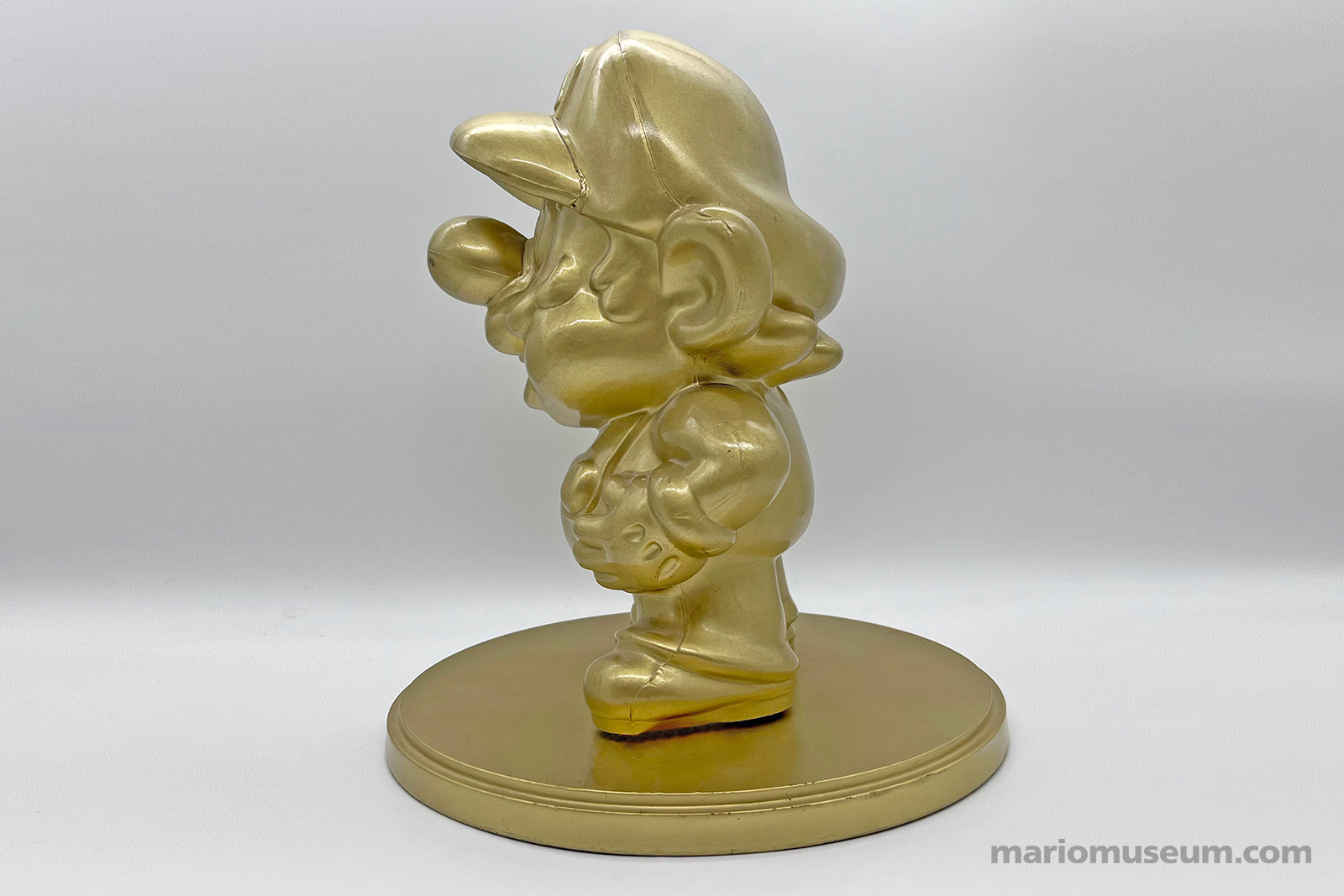 Nintendo Entertainment Store Mario statue - Mario Museum